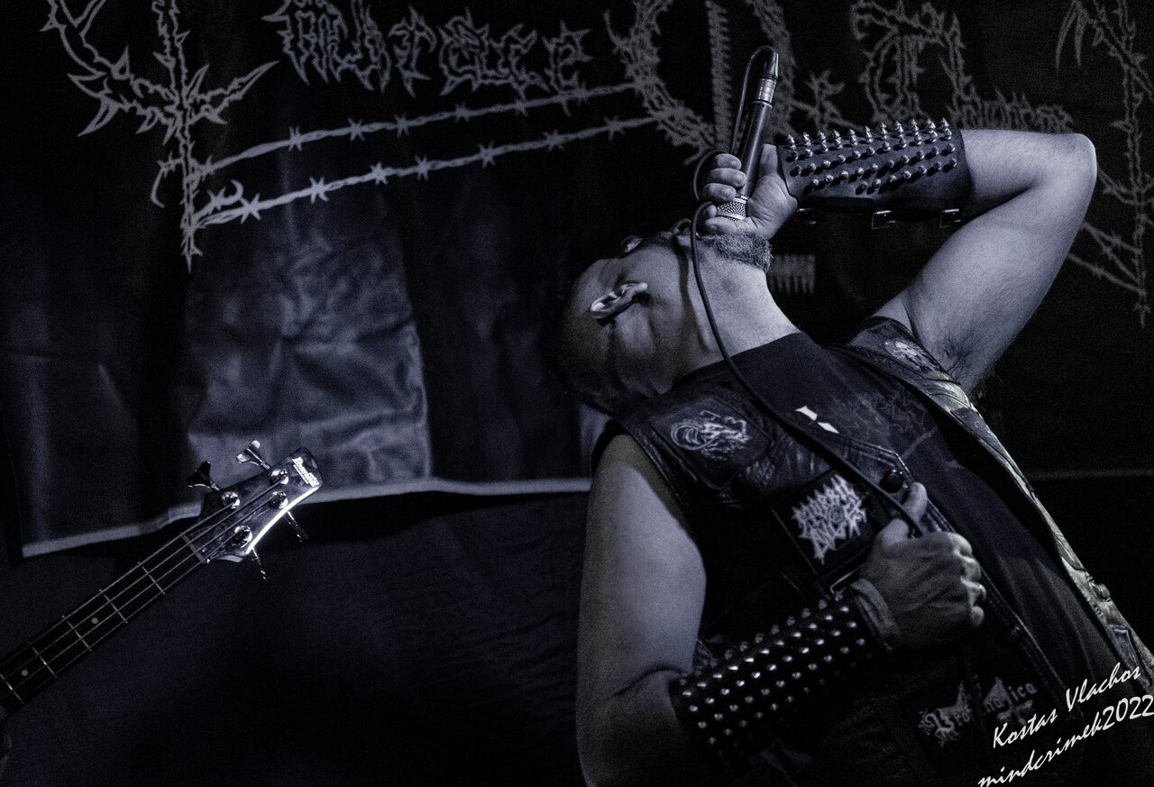 Embrace of Thorns Interview With Archfiend DevilPig - Extreminal Metal ...